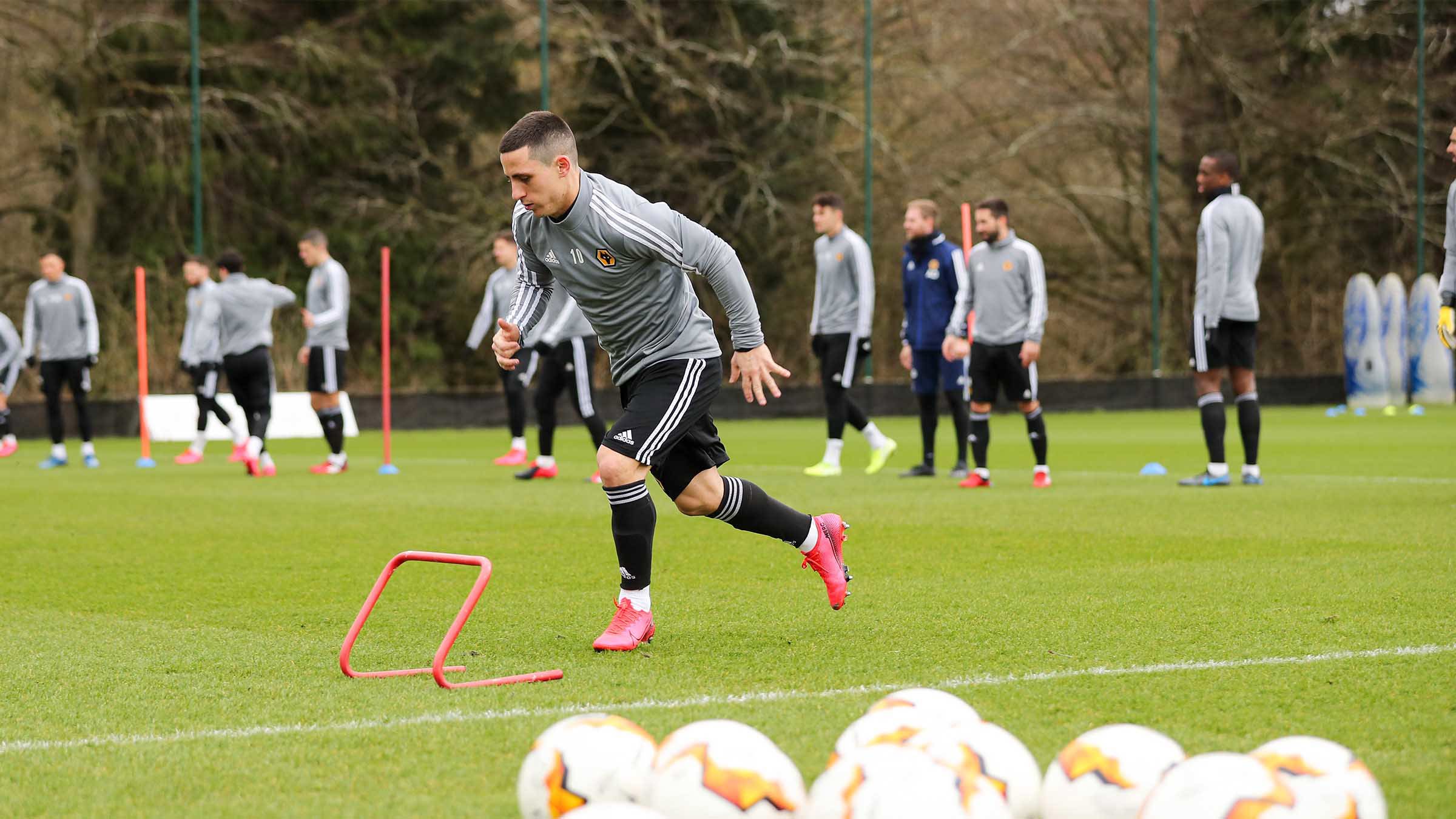 Olympiacos vs Wolves | 5 things to know | Men's First-Team | News ...