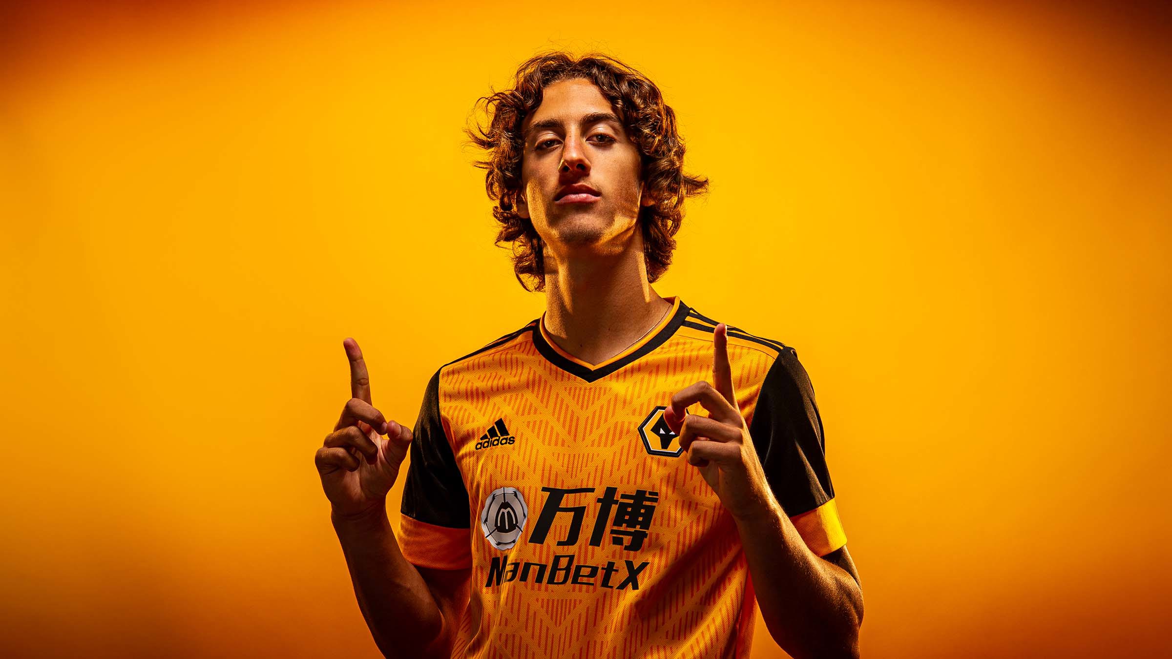 Gallery | Fabio Silva signs in at Molineux | Men's First-Team | News ...