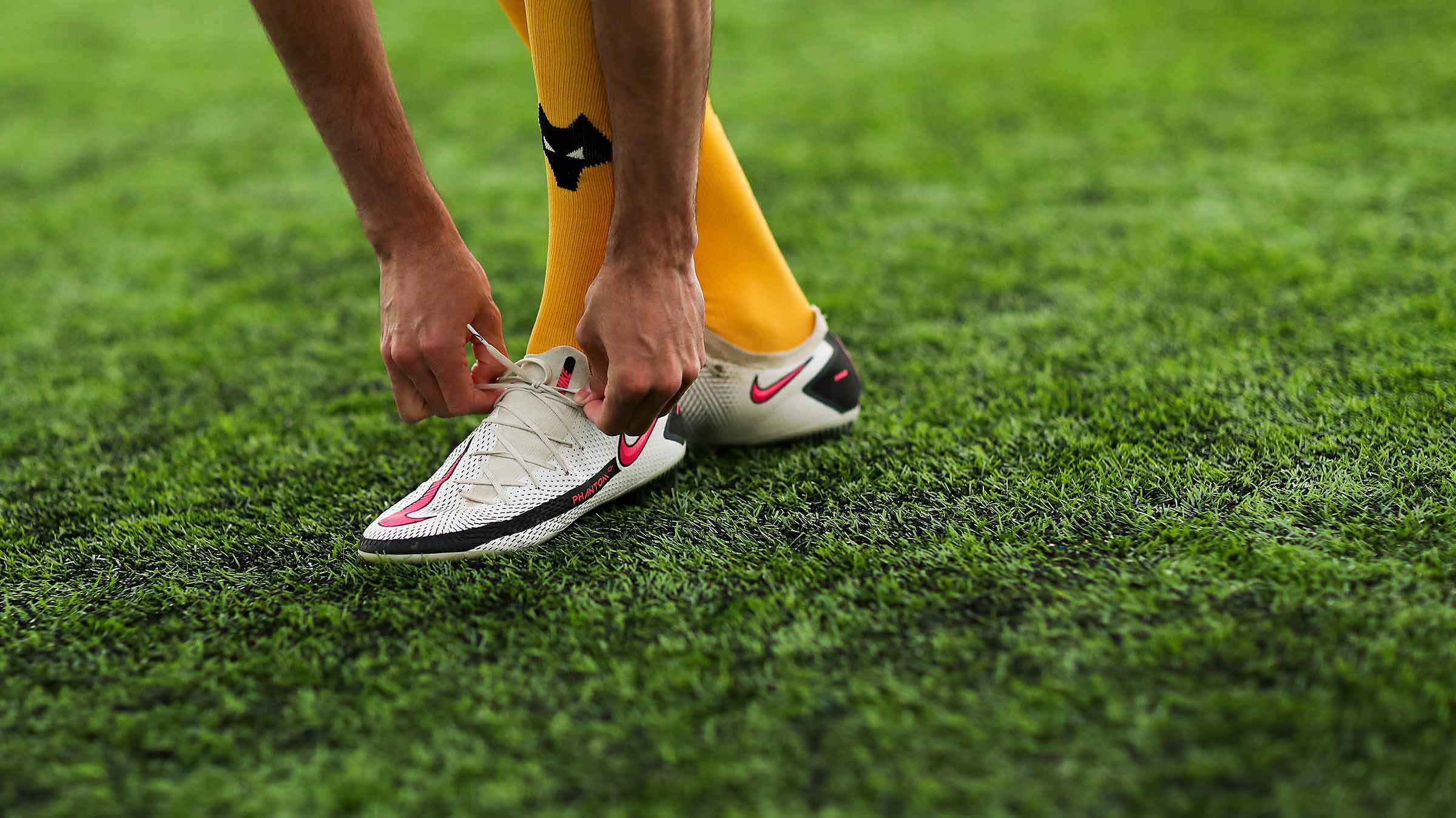 Gallery | New home kit revealed | Club | News | Wolverhampton Wanderers FC