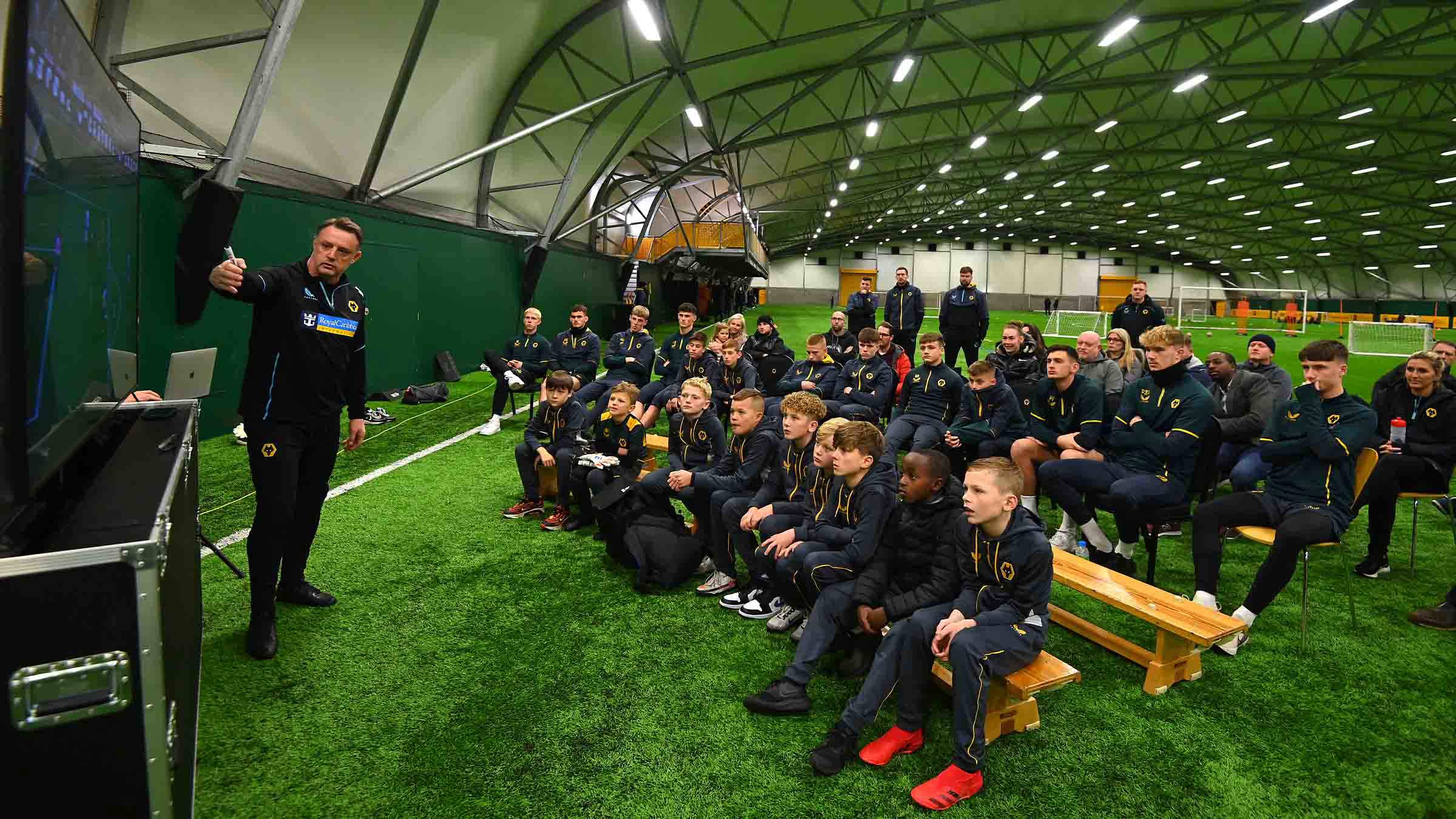 Goalkeeping department gather to learn the Wolves way | Club | News ...