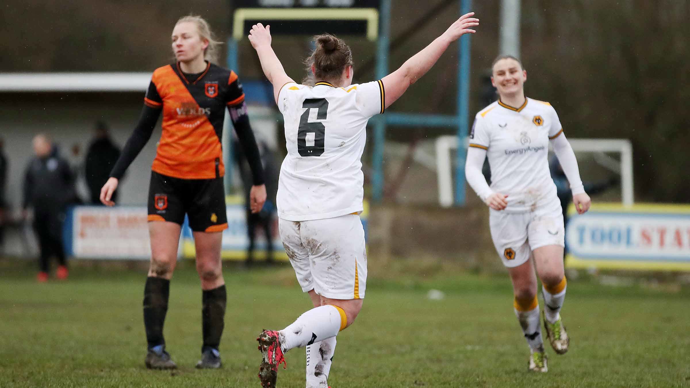 Gauntlett | First Wolves goal 'the icing on the cake on a special day ...