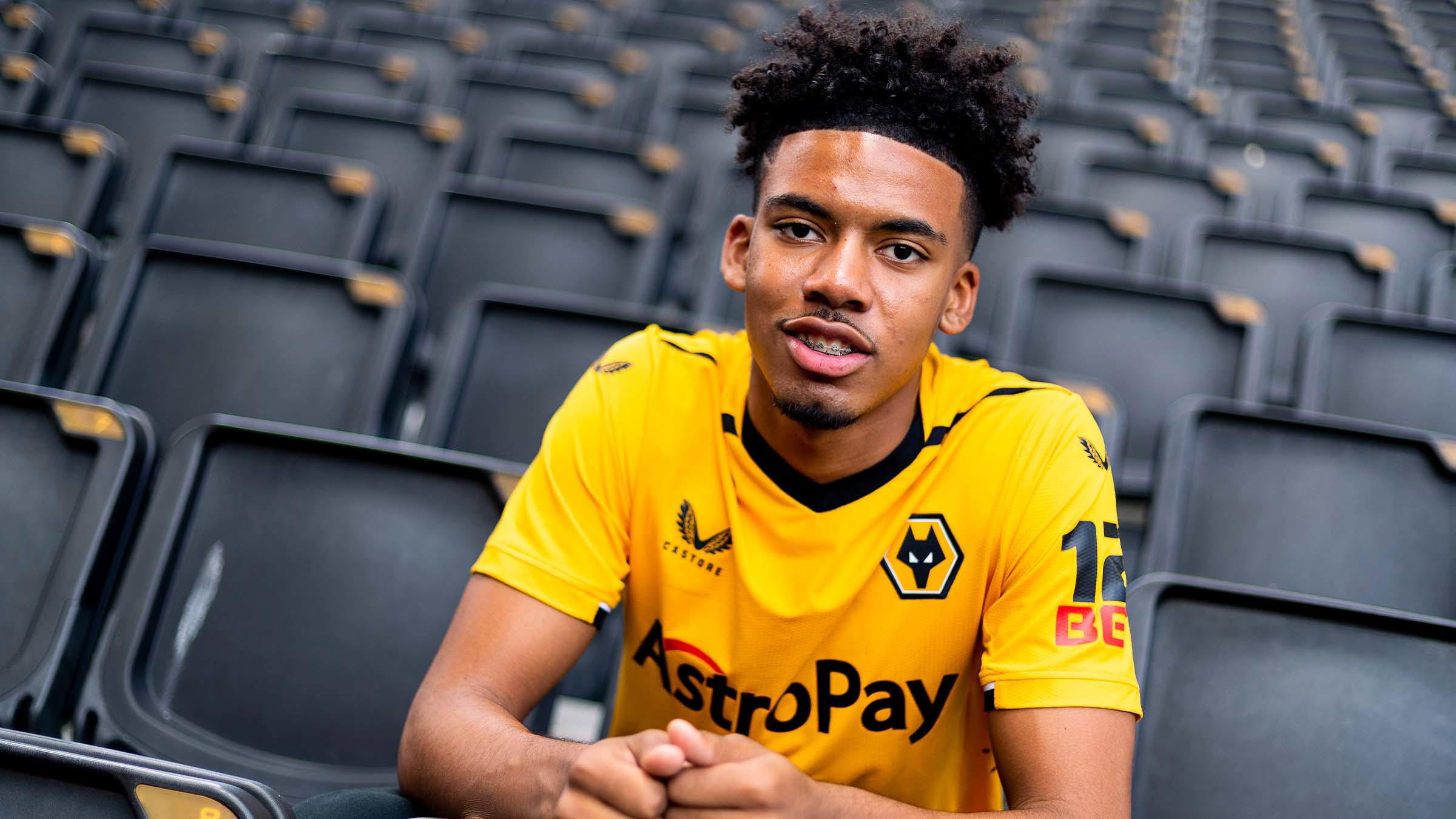 Barnett signs first professional contract | Academy | News ...