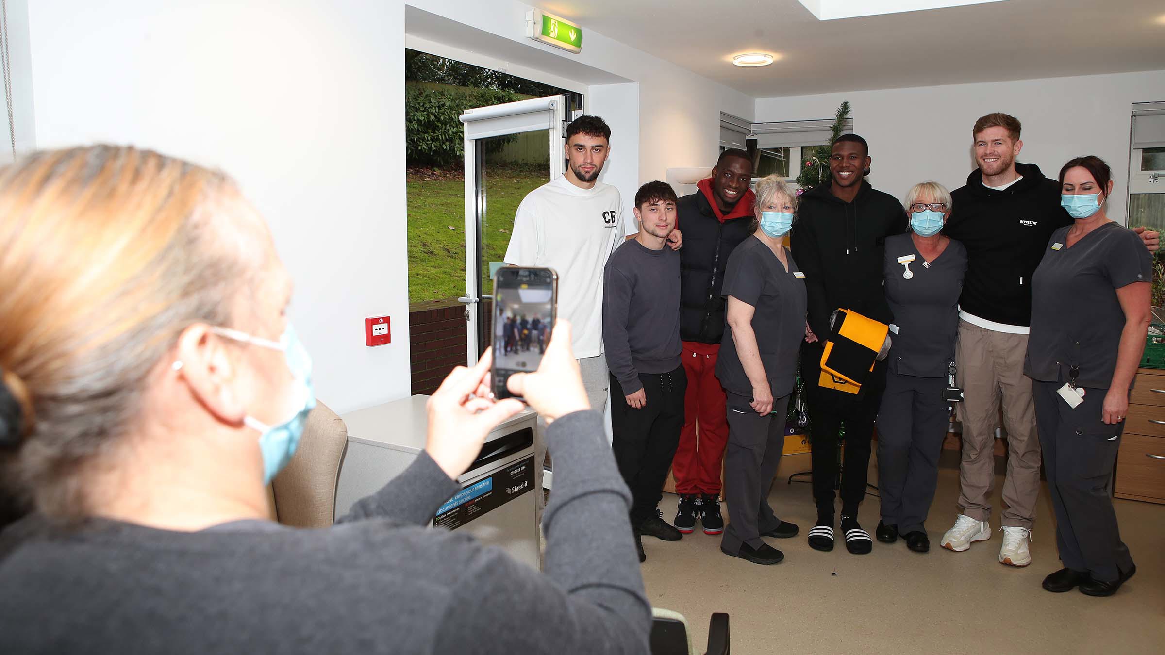 Wolves players head to Compton Care | Club | News | Wolverhampton ...