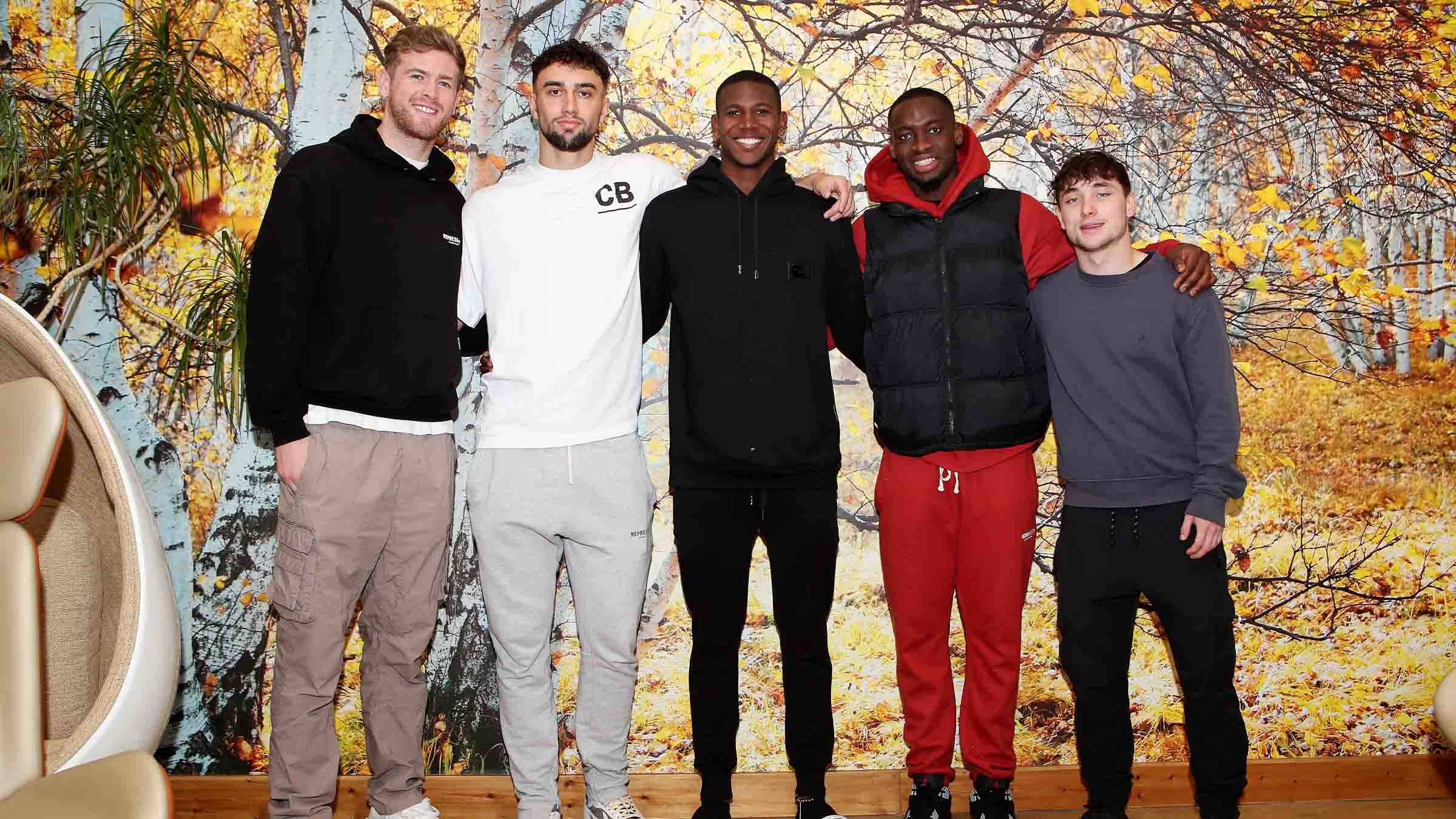 Wolves players head to Compton Care | Club | News | Wolverhampton ...