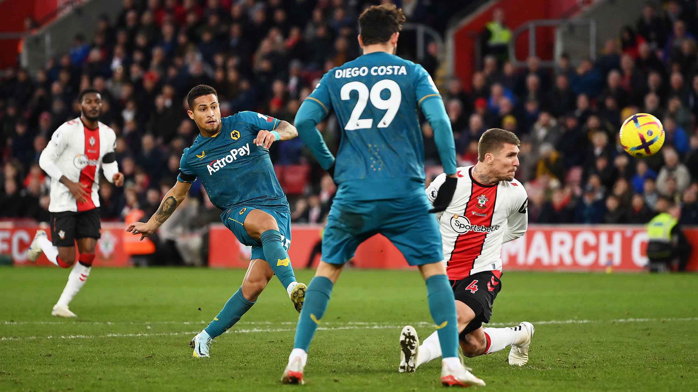 Old Gold | Wolves’ winning run against the Saints | Features | News ...