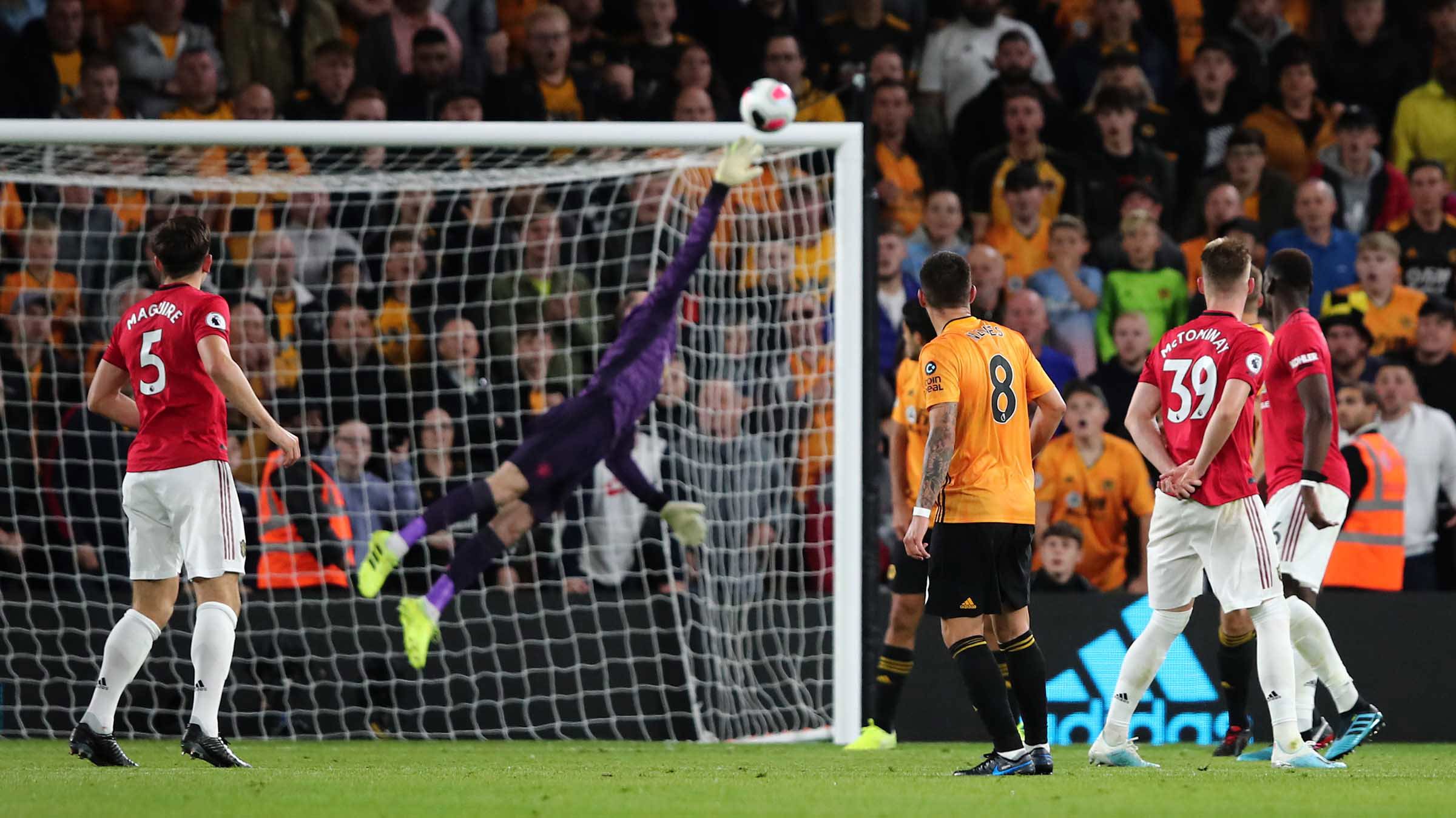 Old Gold | Wolves’ memorable Man United meetings | Features | News ...