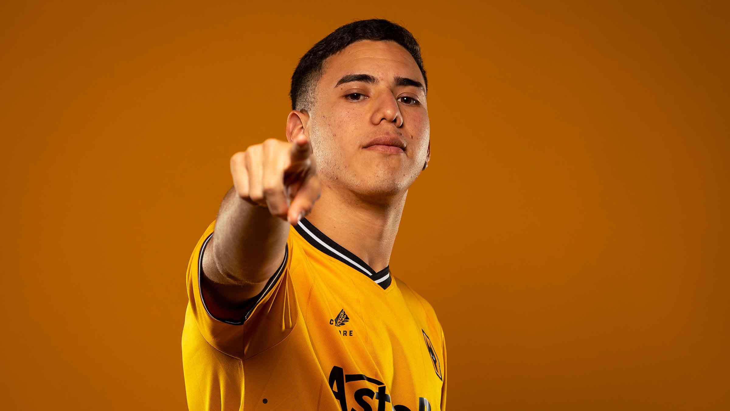 Gallery | Gonzalez checks in at Wolves | Men's First-Team | News ...