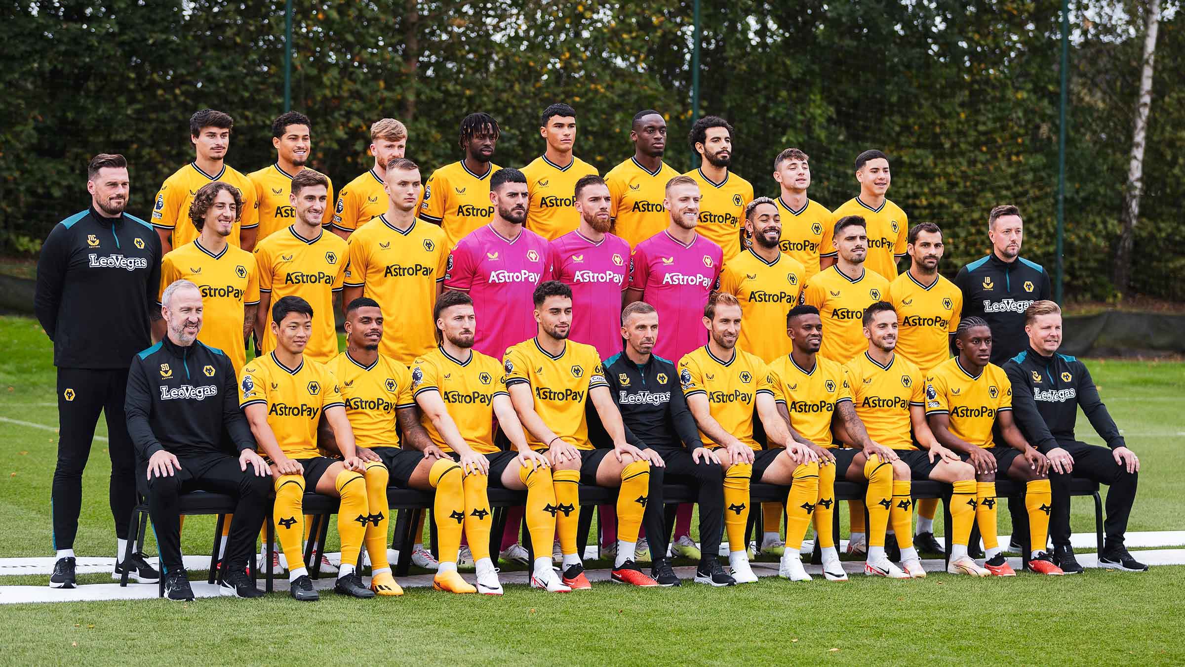 Gallery | Behind the scenes of Wolves' 2023/24 squad photo | Men's ...