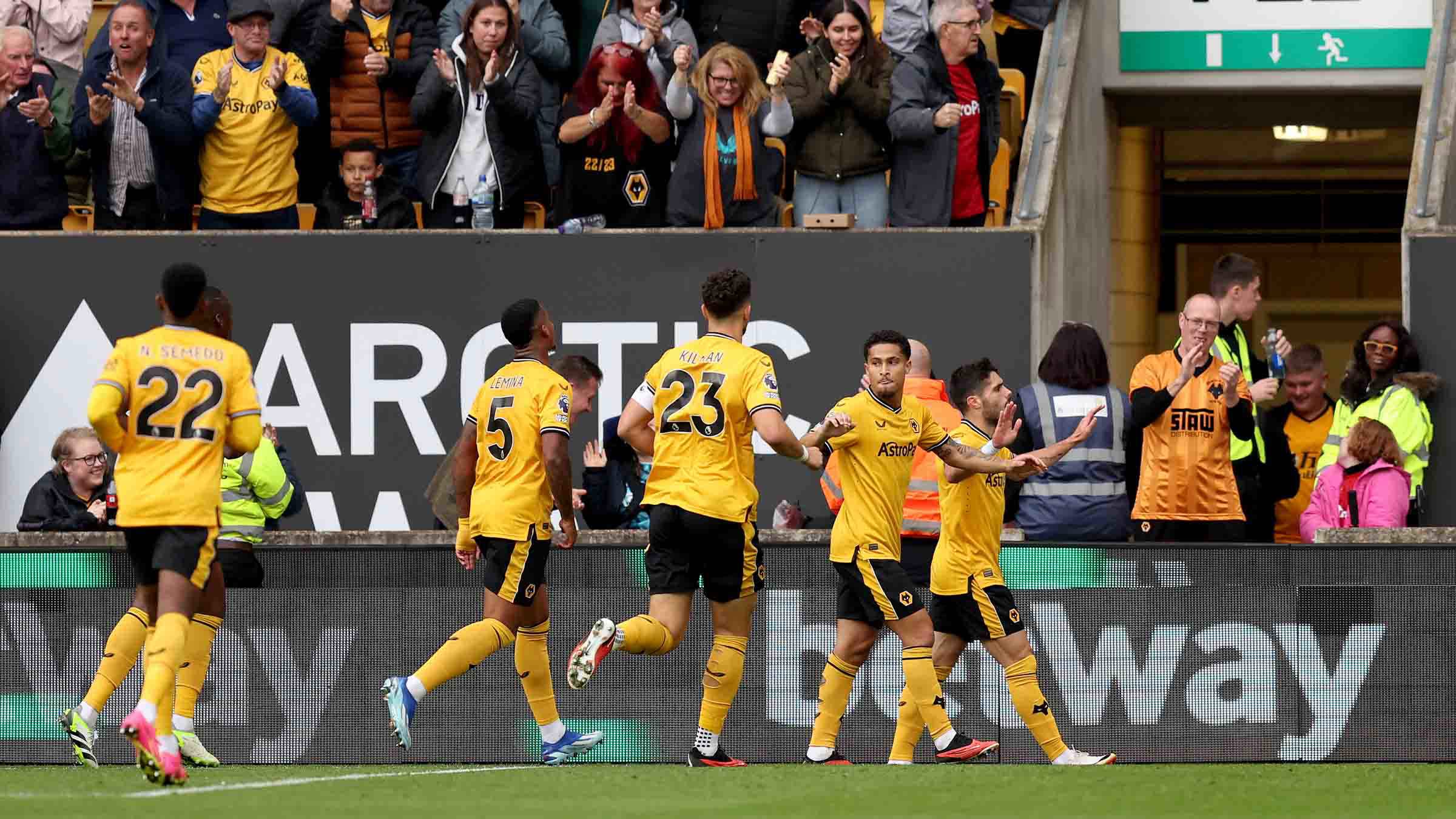 Gallery | Wolves 2-1 Man City | Men's First-Team | News | Wolverhampton ...