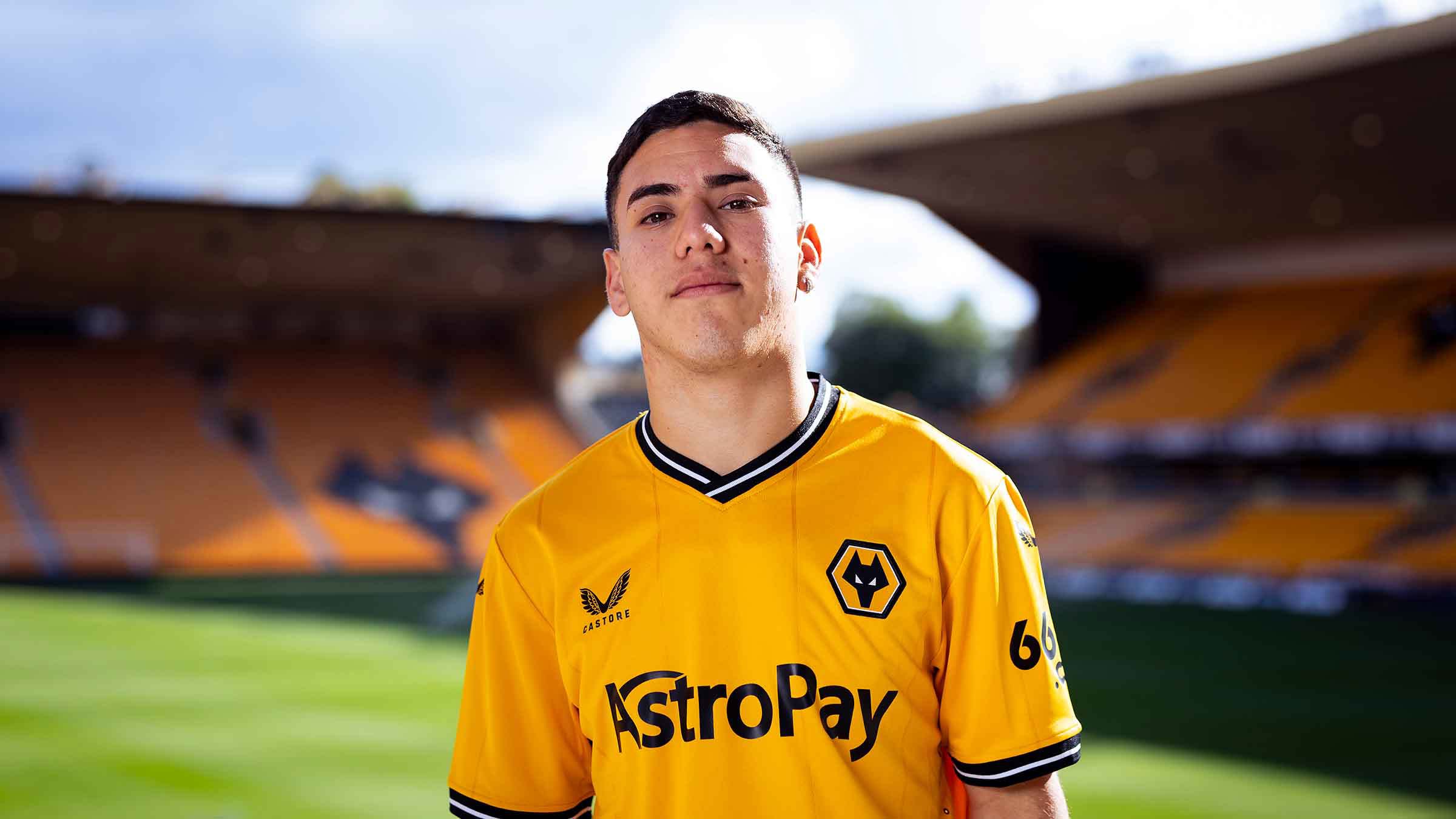 Gallery | Gonzalez checks in at Wolves | Men's First-Team | News ...