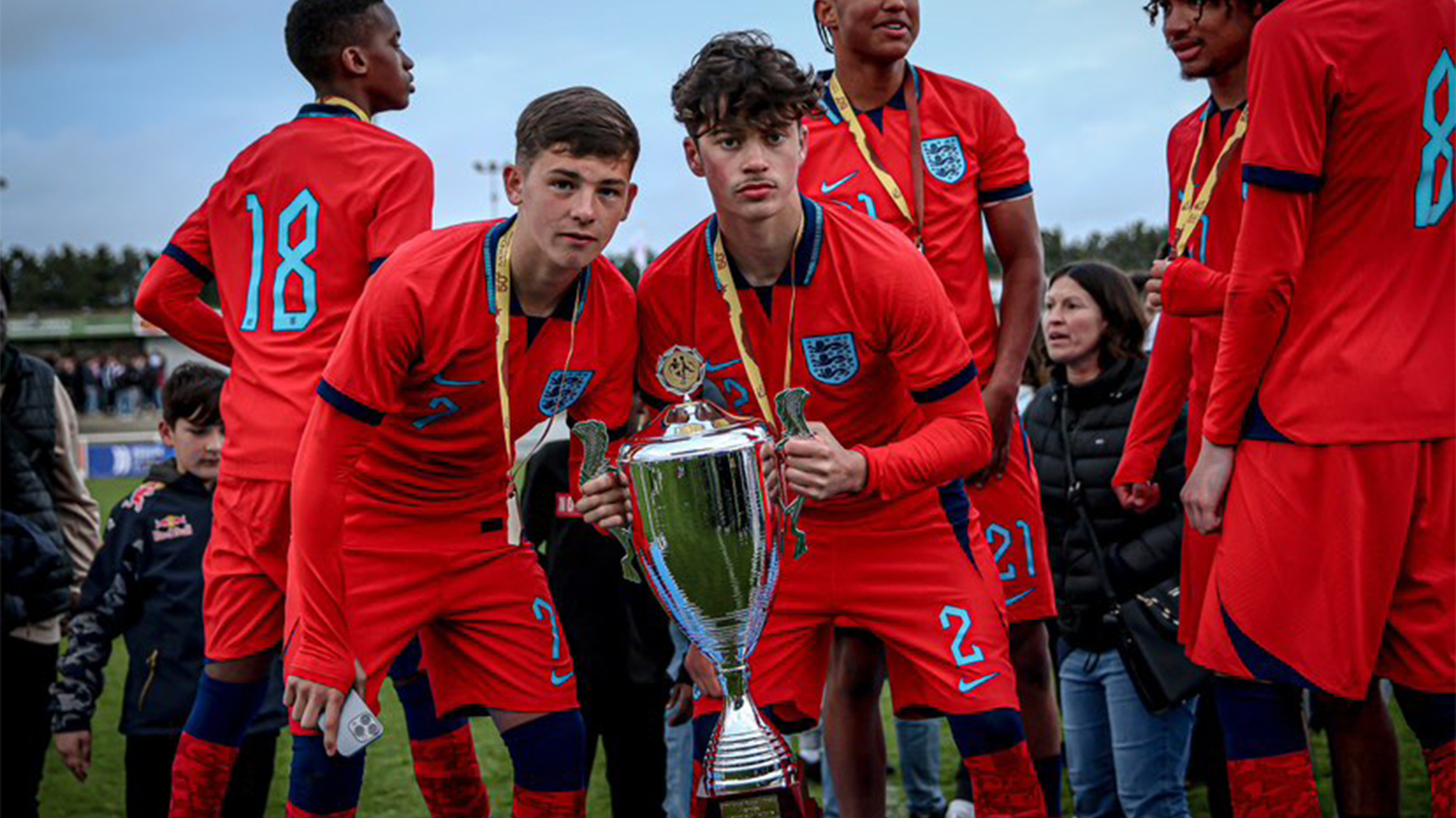 Hunter-Barrett | On more England success for Shahar | Academy | News ...
