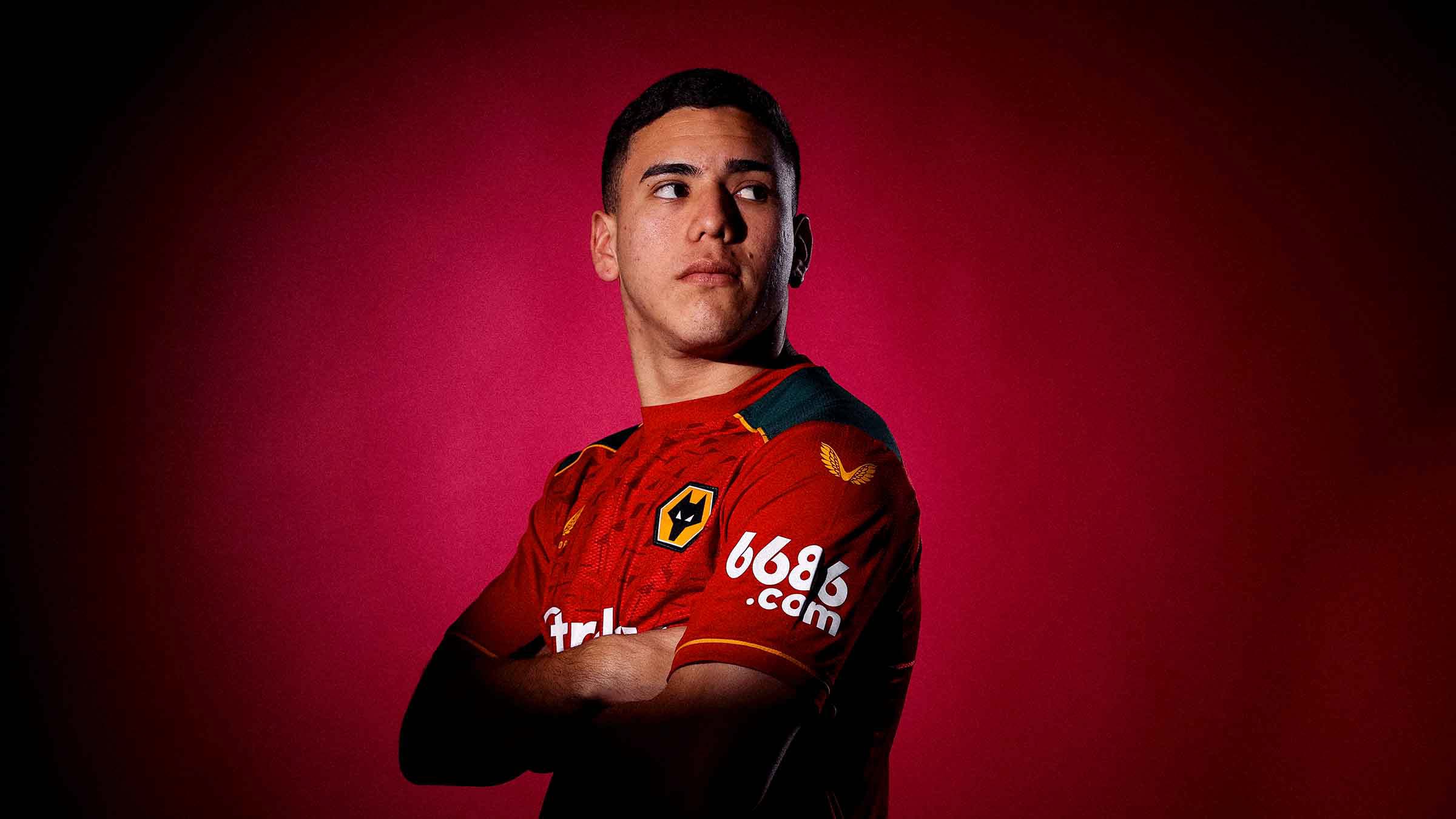 Gallery | Gonzalez checks in at Wolves | Men's First-Team | News ...