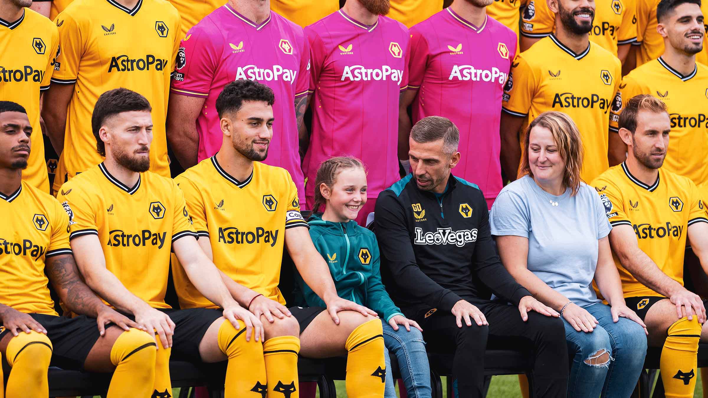 Gallery | Behind the scenes of Wolves' 2023/24 squad photo | Men's ...